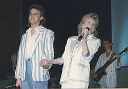 Barbara Mandrell FAQs 2025- Facts, Rumors and the latest Gossip.