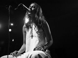 Lou Rhodes FAQs 2025- Facts, Rumors and the latest Gossip.